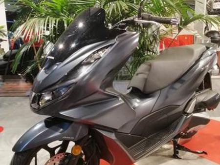HONDA honda-pcx-125cc-red-2020-stunning-hpi-clear-like-new-in-acton ...