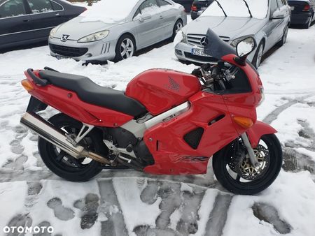 HONDA honda-vfr800f-in-red-fitted-with-a-quickshifter-ackrapovic-pipe ...