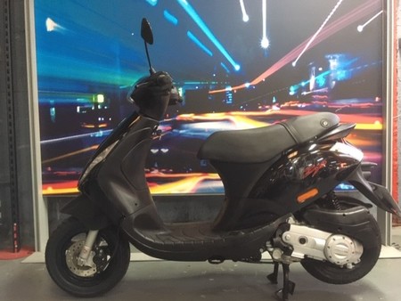 PIAGGIO piaggio-zip-matt-cameleon-akrapovic Gebrauchtmotorrad