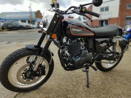 MASH mash-dirt-track-125cc-flat-tracker-retro-scrambler-learner-legal ...