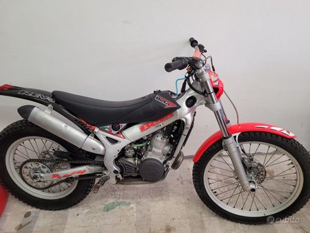 BETA beta-rev-3-270-2004 Used - the parking motorcycles