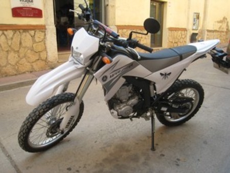 YAMAHA YAMAHA WR 250, 2005 GOD. Used - the parking motorcycles