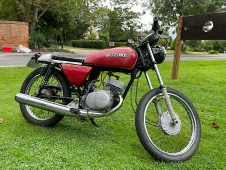 SUZUKI suzuki-gp100-cafe-racer-2stroke Used - the parking motorcycles