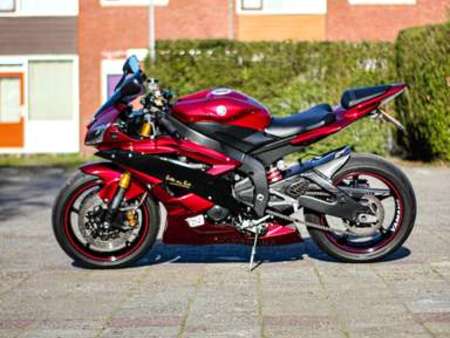 Yamaha R6 Red
