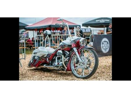 HARLEY DAVIDSON harley-davidson-road-king-cvo-bagger Gebrauchtmotorrad