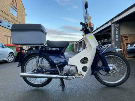 HONDA 1997-jdm-honda-super-cub-c70-in-blue tweedehands - De Parking
