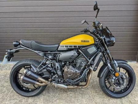 YAMAHA yamaha-xsr700-60th-anniversary-yellow-speedblock-akrapovic ...