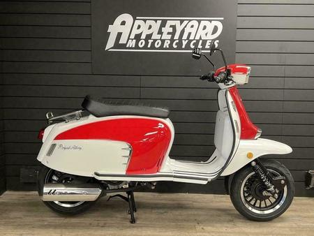 PIAGGIO royal-alloy-gt-125cc-a-modern-classic-retro-automatic-moped ...