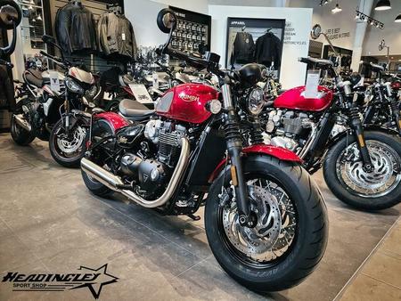 TRIUMPH 2022-triumph-bonneville-bobber-gold-line-carnival-red-sapphire ...