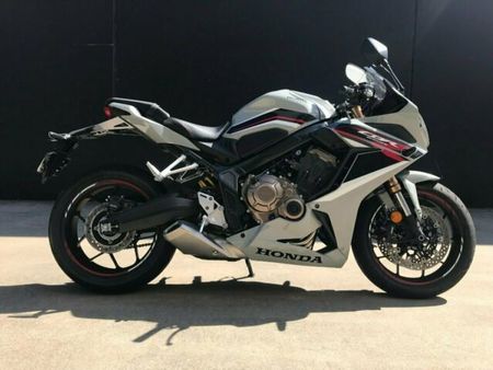HONDA 2021-honda-cbr650r-650cc-649cc tweedehands - De Parking