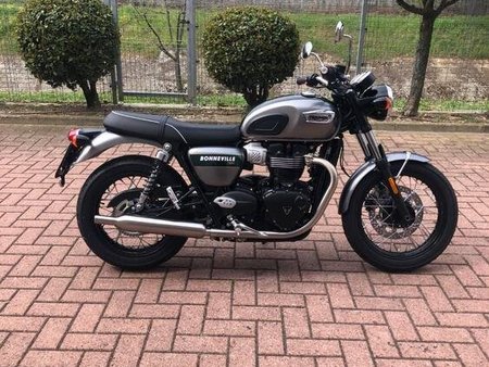 TRIUMPH VENDO TRIUMPH BONNEVILLE T100 GOLD LINE EDITION (2022) NUOVA A ...