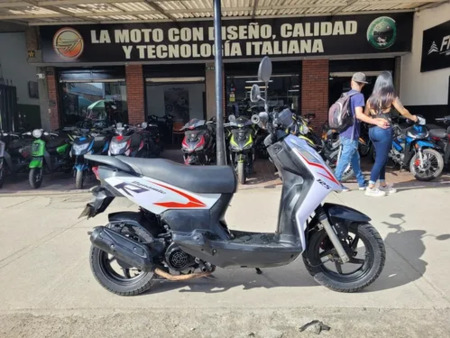 AKT akt-dynamic-pro-125-cbs-2021 tweedehands - De Parking