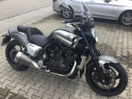 YAMAHA yamaha-v-max-1700-vmax-rp21-grosser-tank Used - the parking ...
