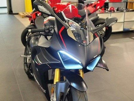 DUCATI 2021-ducati-panigale-v4-sp-winter-test-livery Used - the parking ...