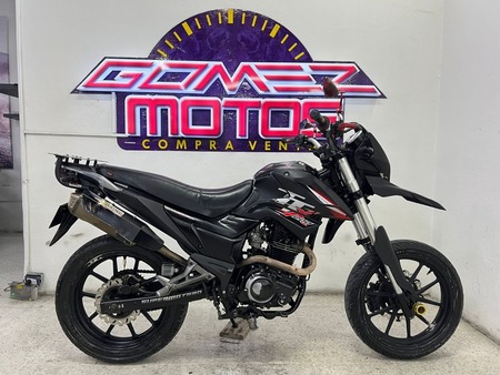 AKT akt-ttx200-edicion-supermotard-m-2020 Gebrauchtmotorrad