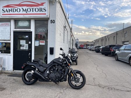 YAMAHA 2020-yamaha-vmx17al-v-max-1700-abs-street tweedehands - De Parking