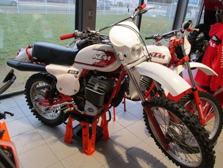 KTM ktm-gs-1978-240-cm3-moto-enduro-10-km-blanc-71000-varennes-les ...