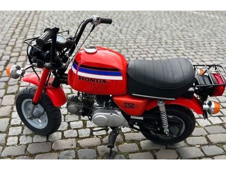 HONDA honda-gorilla-z50g-z50j-monkey-moped-dax-cy-mit-papieren occasion ...