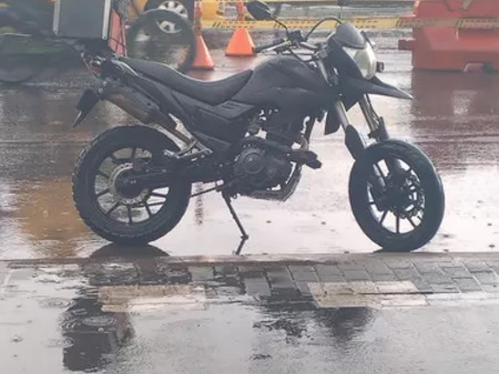 AKT akt-ttx-180-2016-recibimos-tu-moto-carro-financiamos Used - the ...