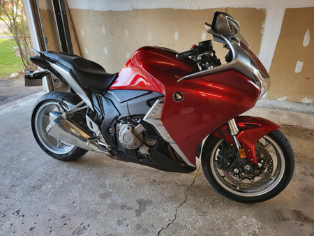 HONDA 2010-honda-vfr1200f-dct Used - the parking motorcycles
