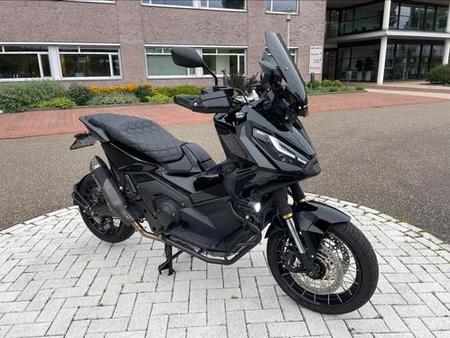 HONDA unieke-honda-xadv-750-2021-full-black-x-adv-motoren-honda ...