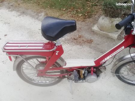 MBK mobylette-a-vendre-niquel-rien-a-faire-dessus-demare-bien-50kmh ...