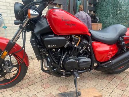 Pintura Personalizada Honda Magna HONDA NEW TITAN GRIS NARDO & GRAFICA