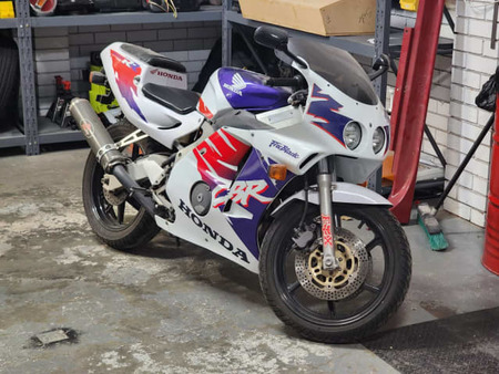 HONDA 1997-honda-fireblade-cbr250rr-mc22 Used - the parking motorcycles