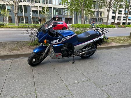 KAWASAKI kawasaki-gpz-900r Used - the parking motorcycles